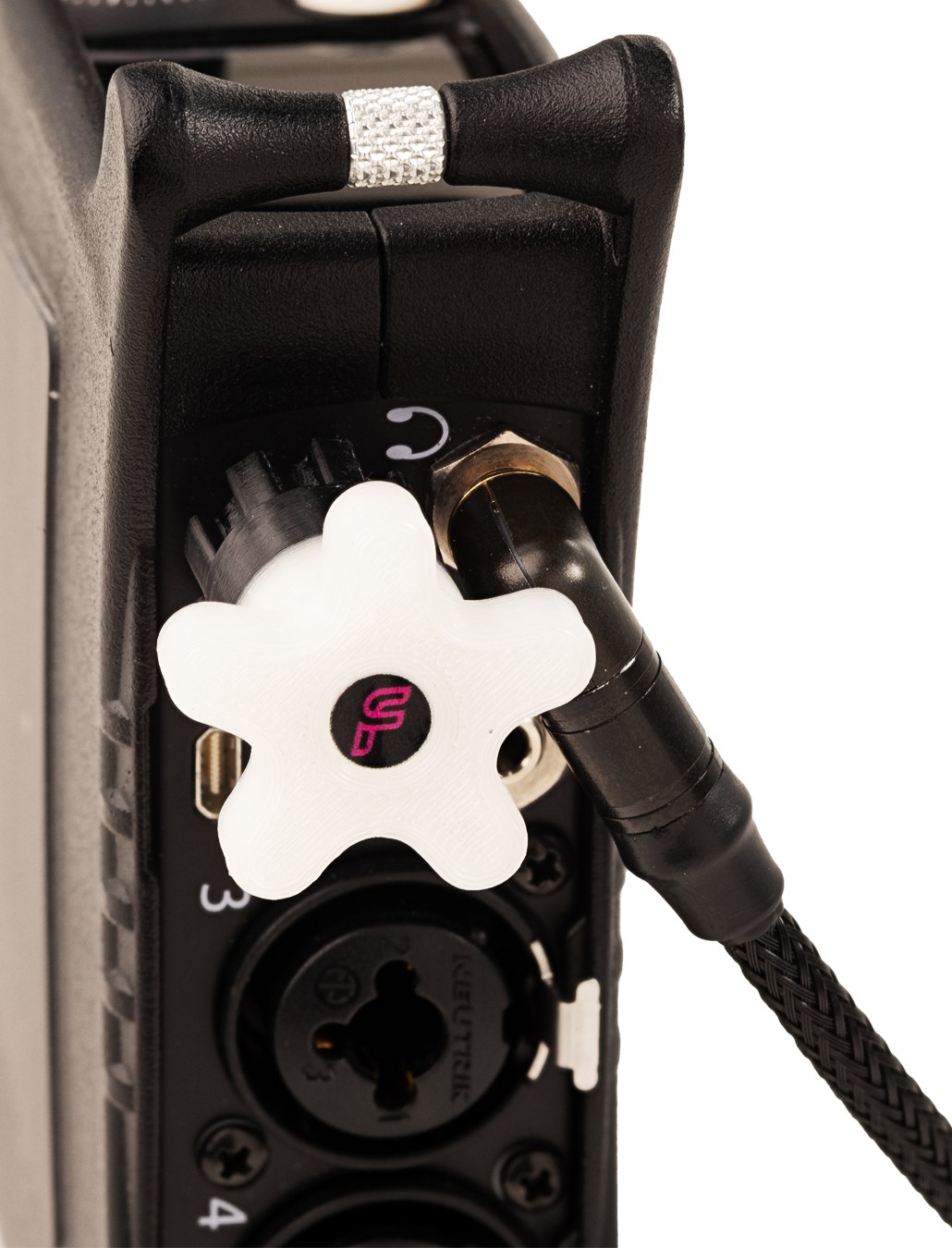 MixMate Headphone Jack Extender & Relocation Clip – Formcave